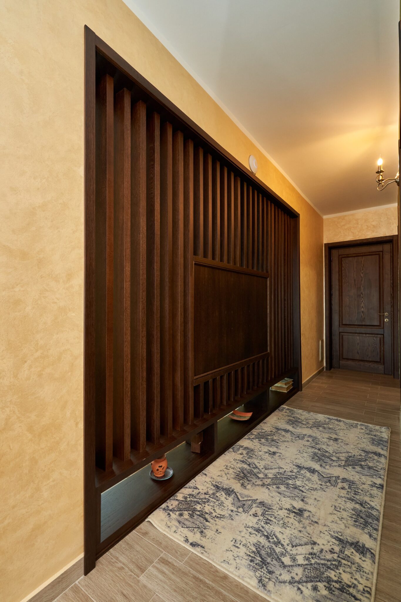 Perete decorativ lemn - Usi din lemn masiv la comandă în Bacău